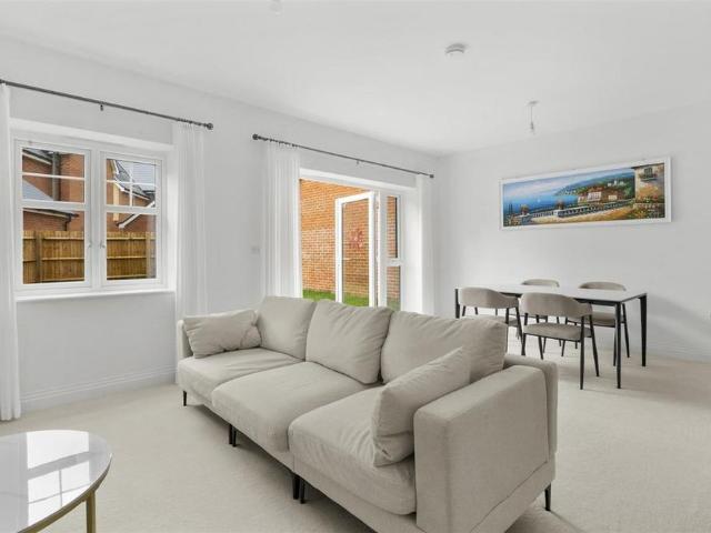 3 bedroom detached house to rent