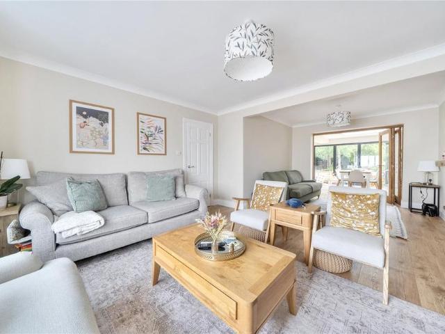 3 bedroom detached house to rent
