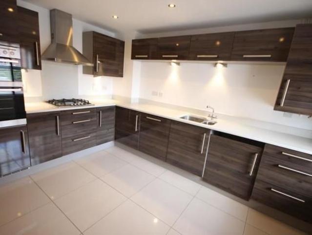 3 bedroom detached house to rent