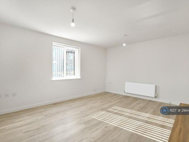 3 bedroom detached house to rent