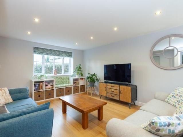 3 bedroom detached house to rent