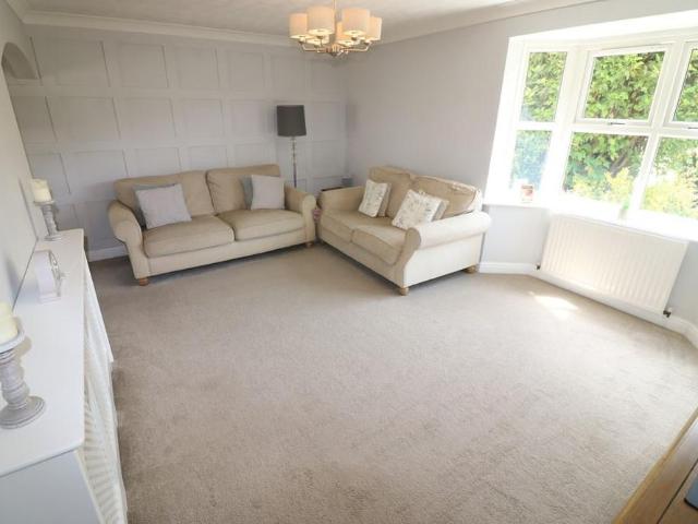3 bedroom detached house to rent