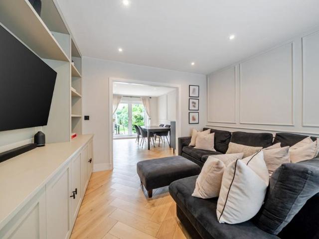 3 bedroom detached house to rent