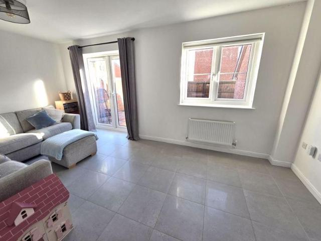 3 bedroom detached house to rent
