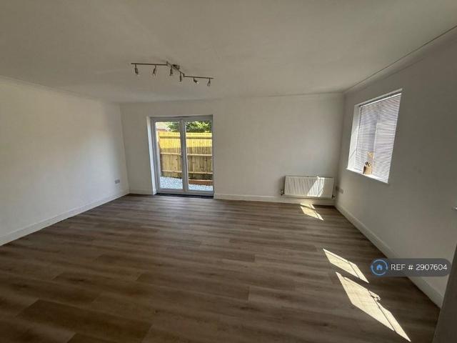 3 bedroom detached house to rent