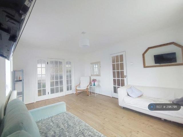 3 bedroom detached house to rent