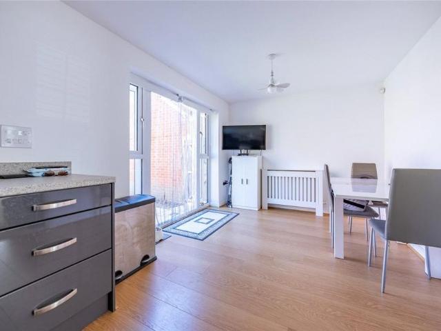 3 bedroom detached house to rent