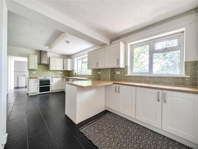 3 bedroom detached house to rent