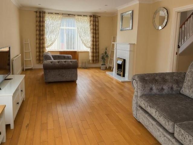 3 bedroom detached house to rent