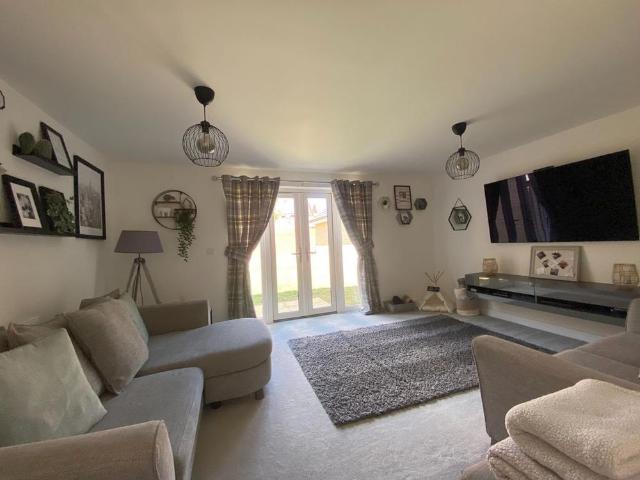 3 bedroom detached house to rent