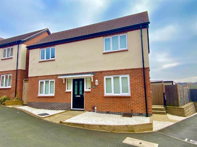 3 bedroom detached house to rent