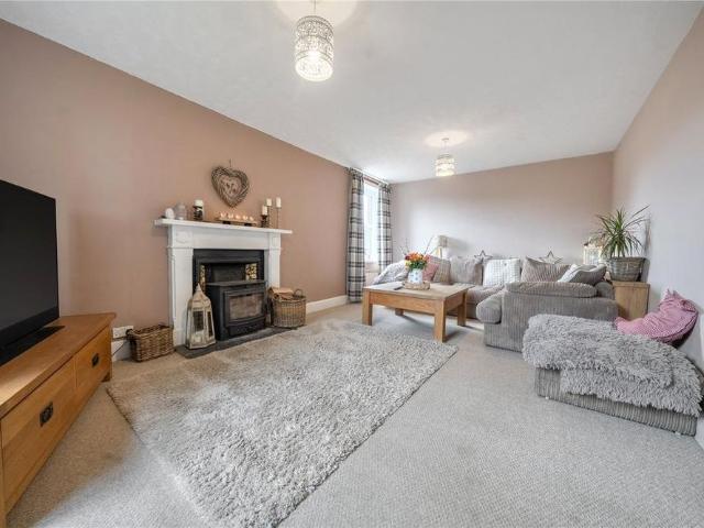 3 bedroom detached house to rent