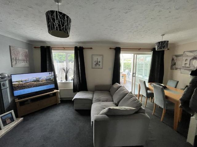 3 bedroom detached house to rent