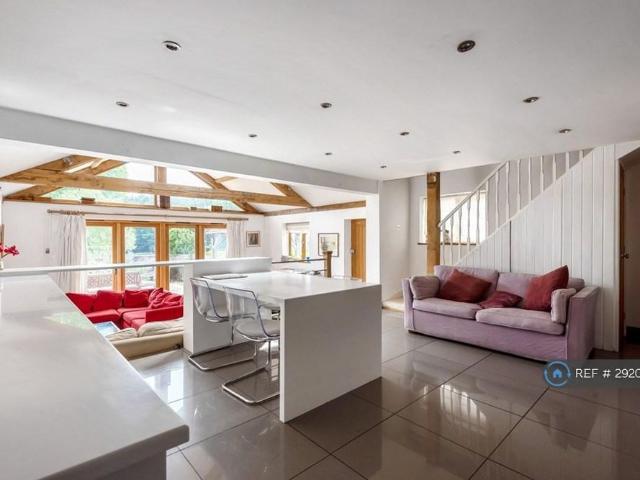 3 bedroom detached house to rent