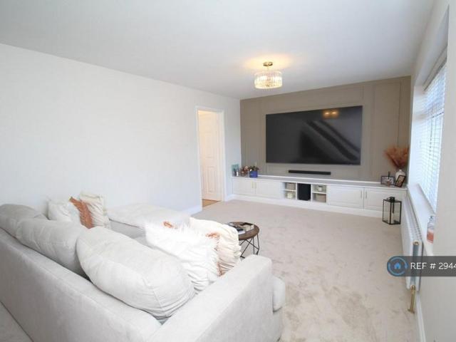 3 bedroom detached house to rent