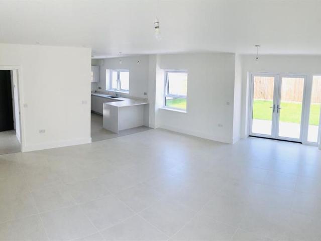 3 bedroom detached house to rent
