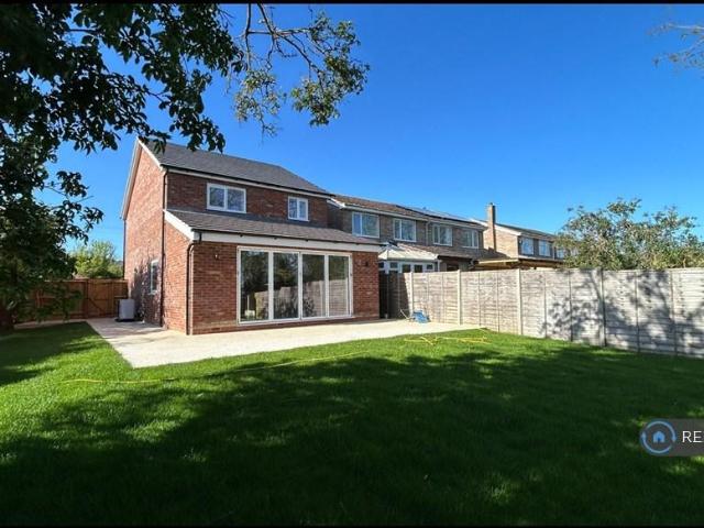 3 bedroom detached house to rent