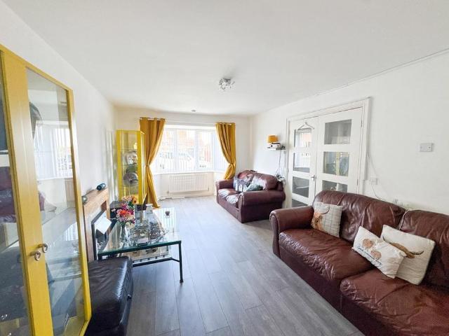 3 bedroom detached house to rent