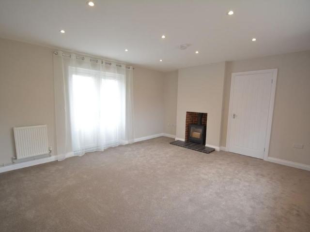 3 bedroom detached house to rent