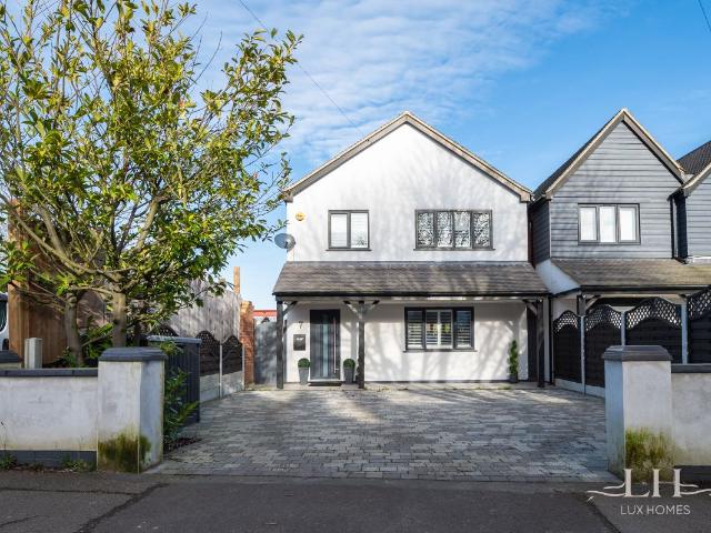 3 bedroom detached house to rent