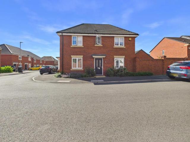 3 bedroom detached house to rent