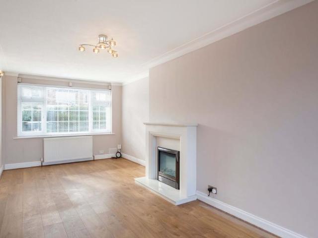 3 bedroom detached house to rent