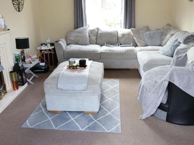 3 bedroom detached house to rent