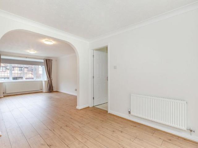 3 bedroom detached house to rent