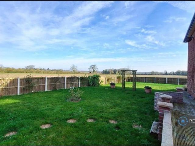 3 bedroom detached house to rent
