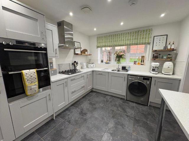 3 bedroom detached house to rent
