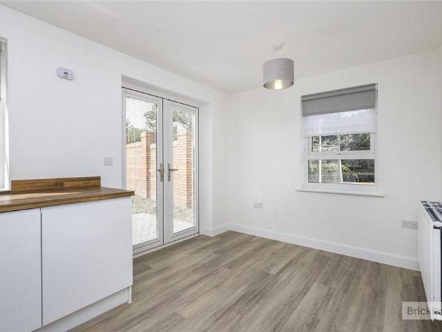 3 bedroom detached house to rent