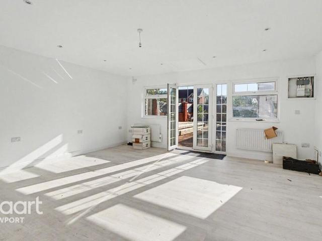 3 bedroom detached house to rent
