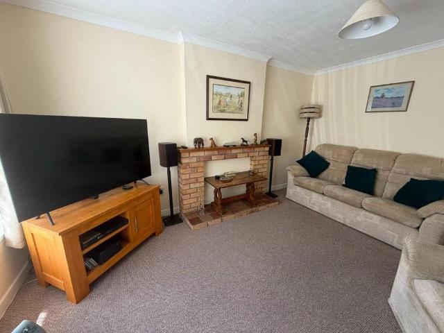 3 bedroom detached house to rent