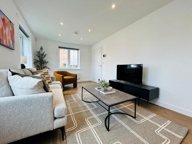 3 bedroom detached house to rent