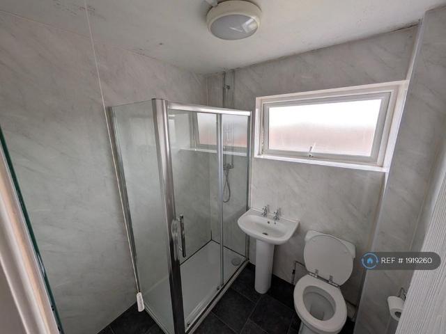 3 bedroom detached house to rent