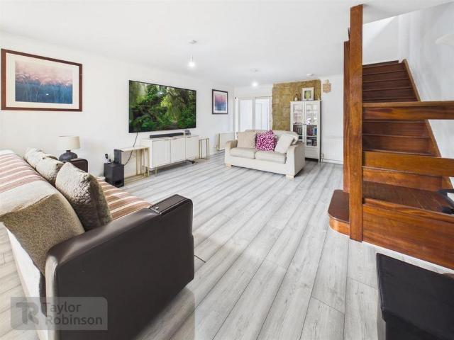 3 bedroom detached house to rent
