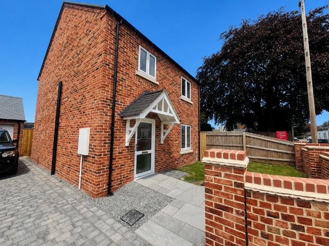 3 bedroom detached house to rent