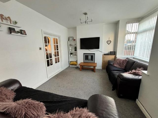 3 bedroom detached house to rent