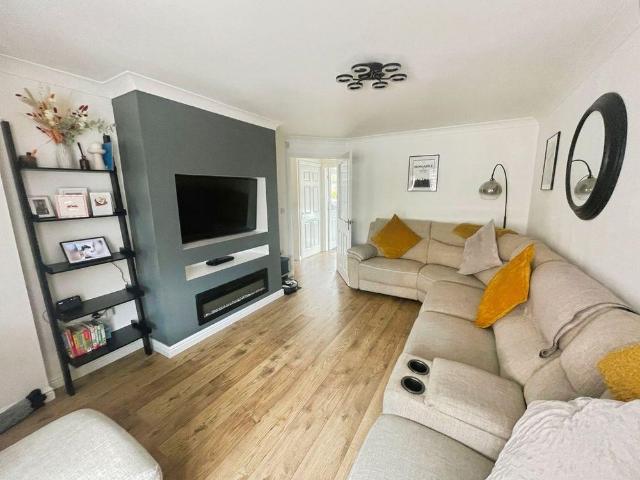 3 bedroom detached house to rent