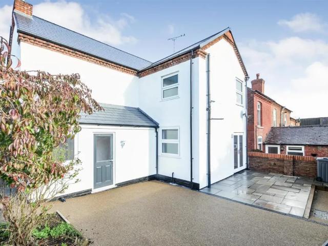 3 bedroom detached house to rent