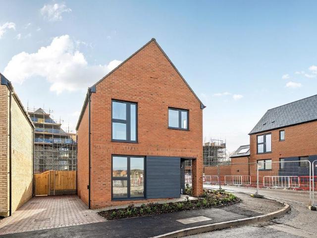 3 bedroom detached house to rent