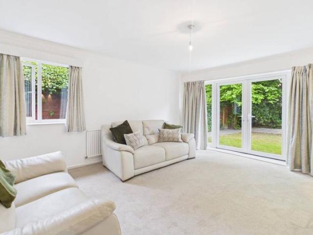 3 bedroom detached house to rent