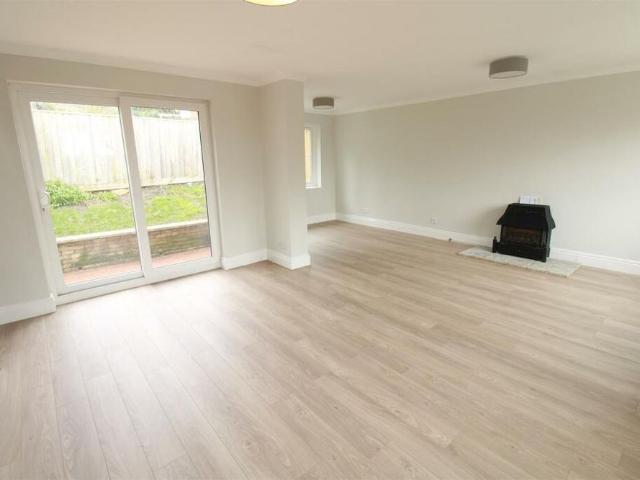 3 bedroom detached house to rent