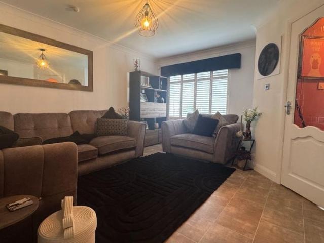 3 bedroom detached house to rent