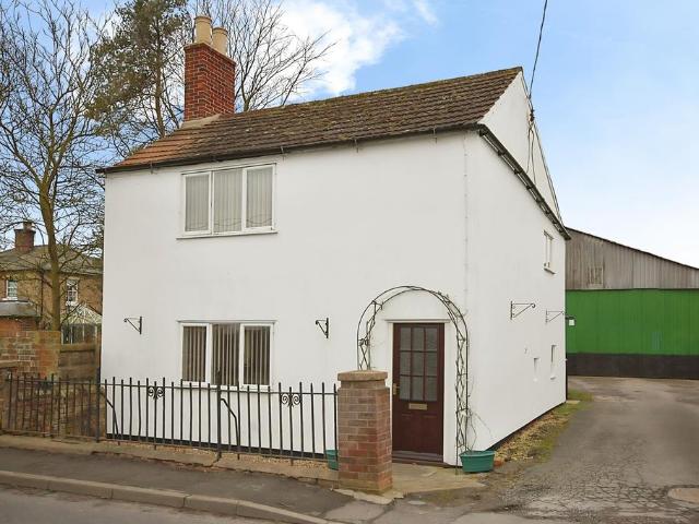 3 bedroom detached house to rent
