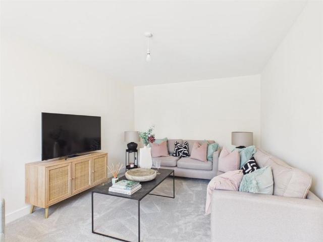 3 bedroom detached house to rent