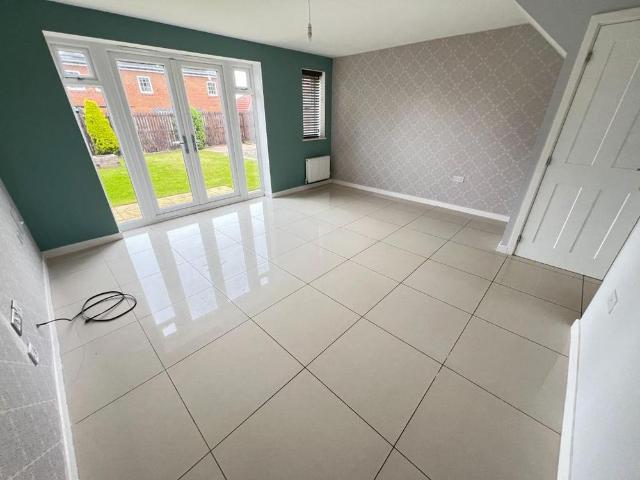 3 bedroom detached house to rent