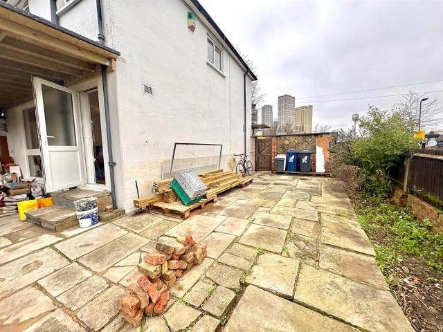3 bedroom semi detached house to rent
