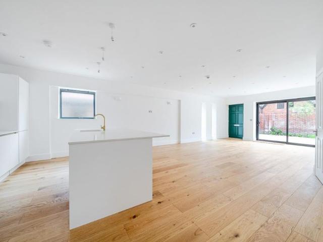 3 bedroom detached house to rent
