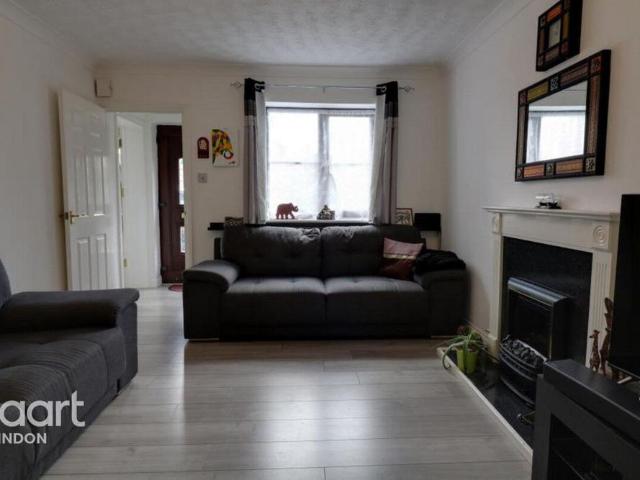 3 bedroom detached house to rent